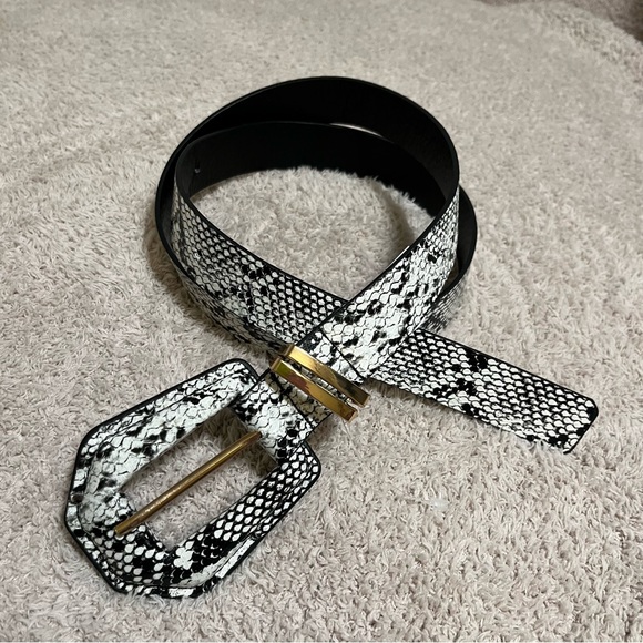 Accessories | Nwot Black White Faux Snakeskin Belt With Gold Hardware ...